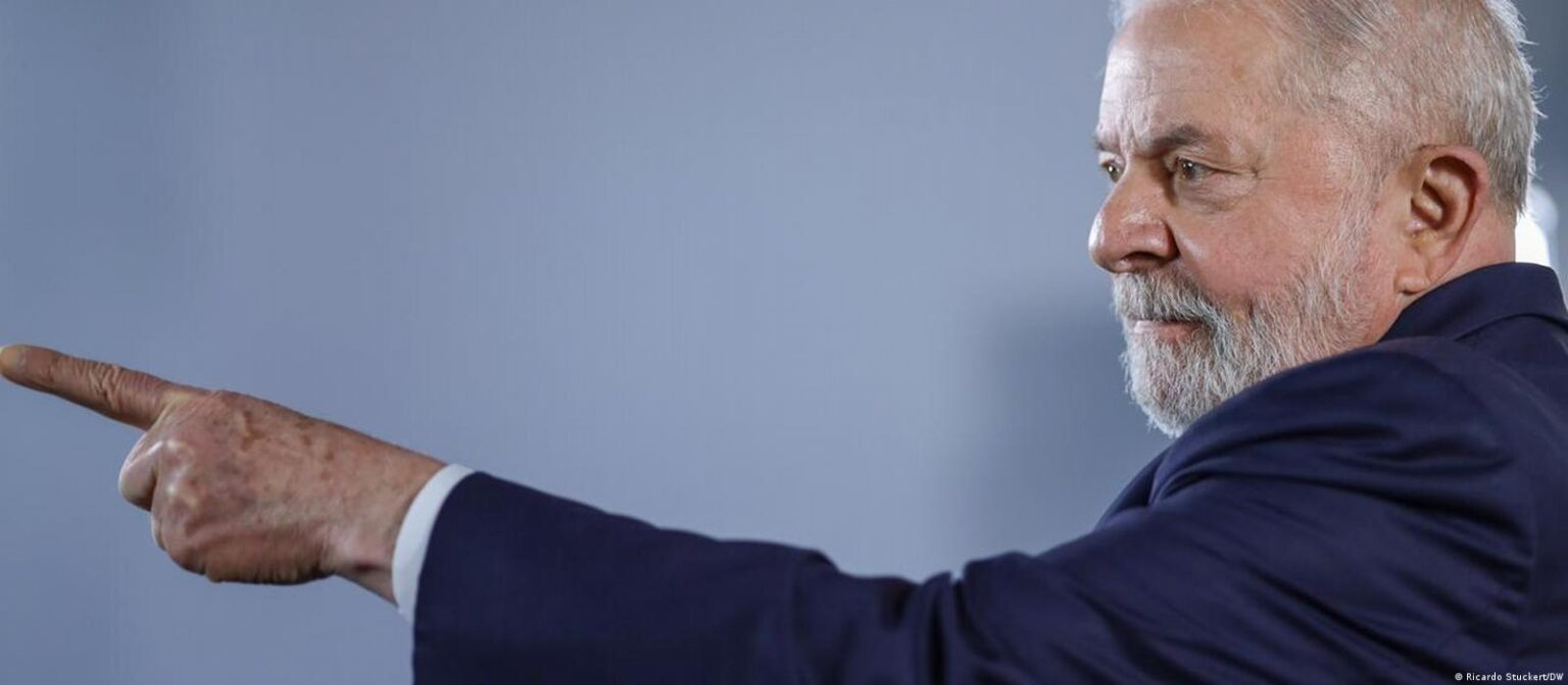 Lula apontando o dedo para esquerda - Esquerda Online